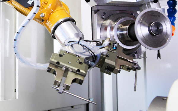 CNC Robotics Meets CNC Machining: Maximize Production Efficiency | AT ...