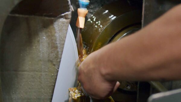 The Ultimate Guide to Understanding Centerless Grinding | AT-Machining